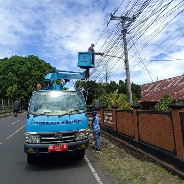 Dishub Buleleng Respons Cepat Laporan Warga, Lakukan Pemeliharaan PJU di Empat Desa | Dinas ...